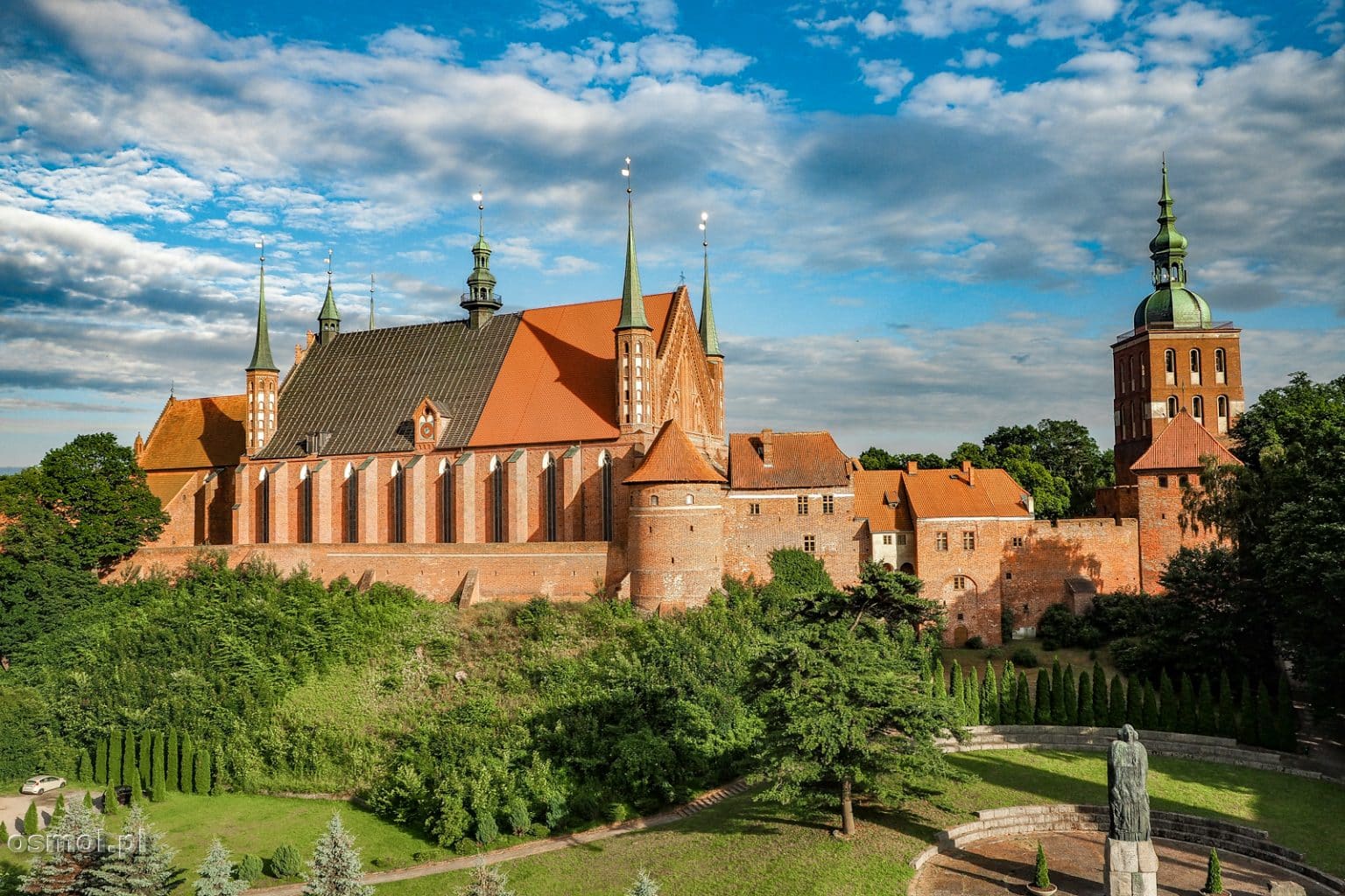 Frombork. Atrakcje miasta z katedrą, która wygląda jak zamek