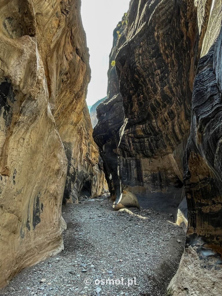 Droga do Kanionu Węża w górach Al-Hadżar. Oman