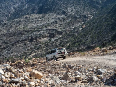 Droga do Kanionu Węża w górach Al-Hadżar. Oman