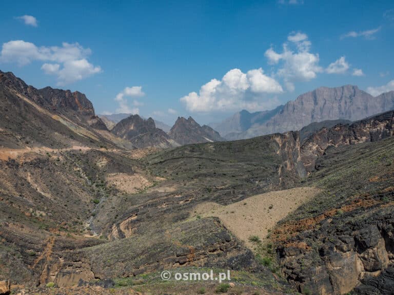 Droga do Kanionu Węża w górach Al-Hadżar. Oman